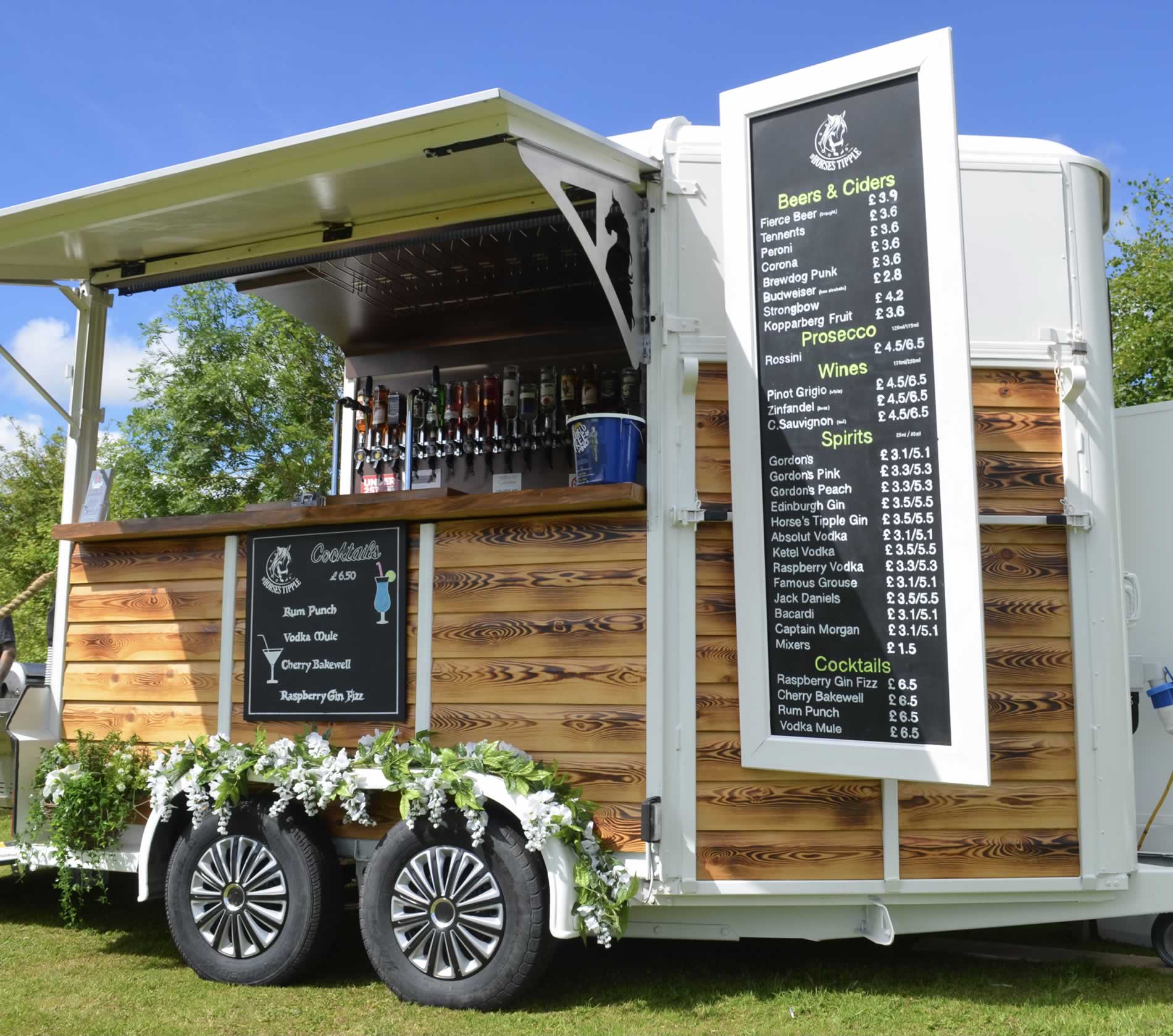 vintage horse box mobile event bar - the horse's tipple